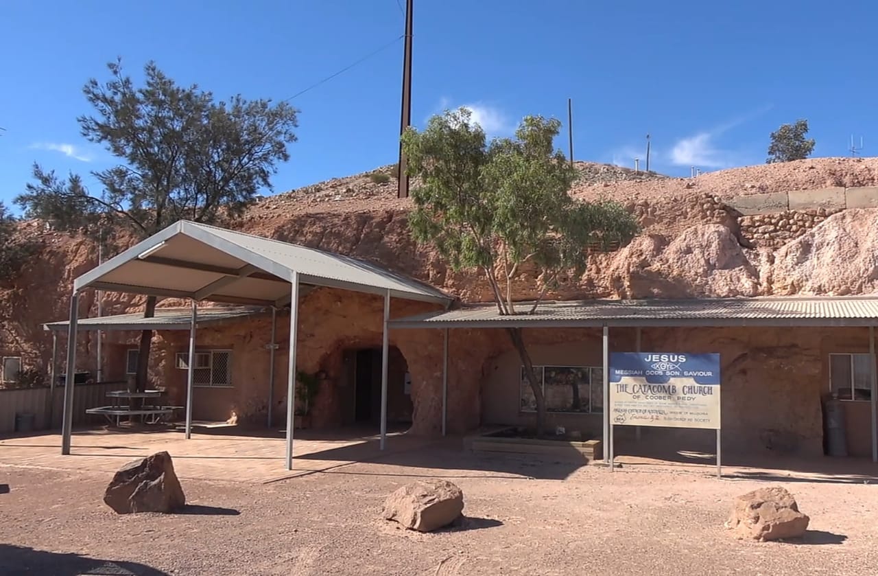 વિશ્વનું એક એવું ગામ જ્યાં બધા લોકો જમીનની અંદર રહે છે!જાણો ક્યાં ...